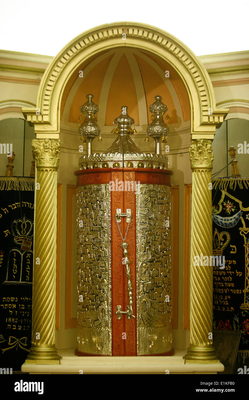 Synagogue ark hi-res stock photography and images - Alamy