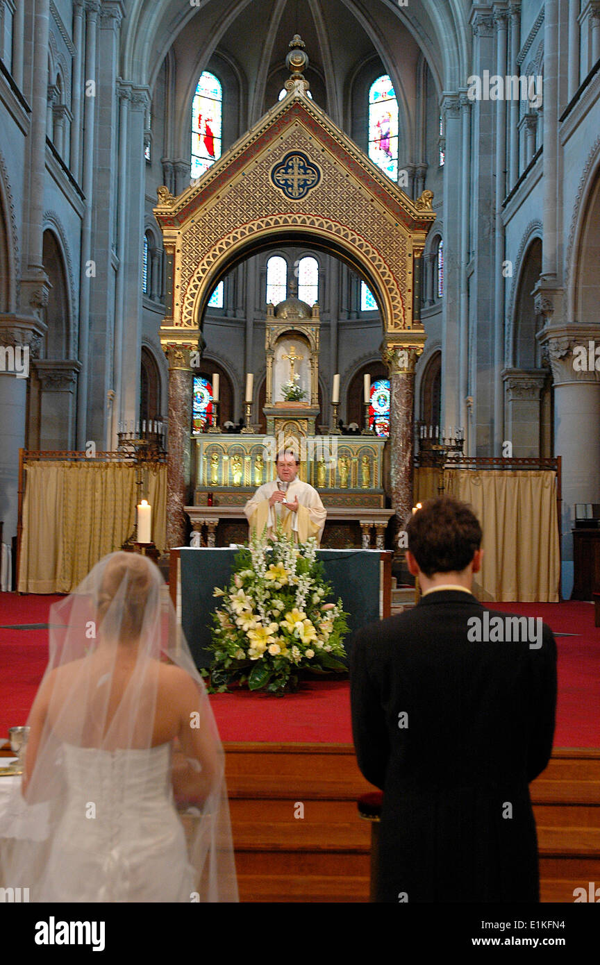 Roman catholic priest wedding hi-res stock photography and images - Alamy