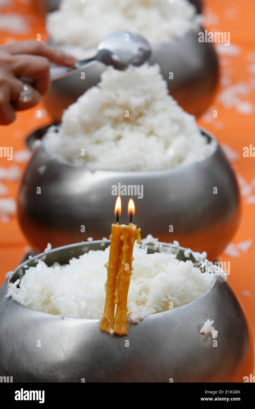 Rice offering at the Vincennes Buddhist Pagoda Stock Photo - Alamy