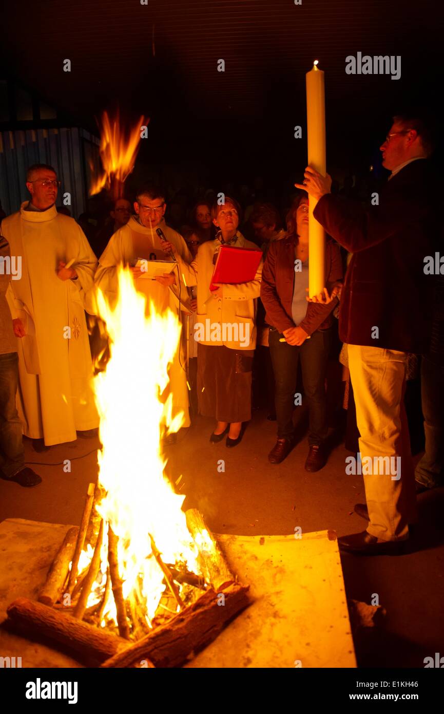 Priest at the easter hi-res stock photography and images - Alamy