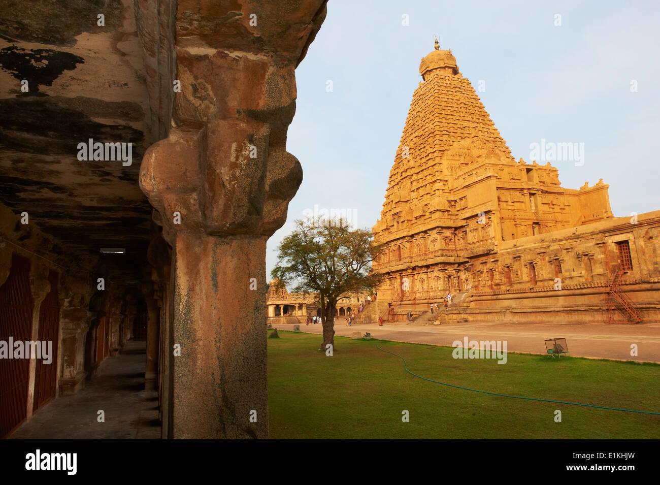 Tanjore temple hi-res stock photography and images - Alamy