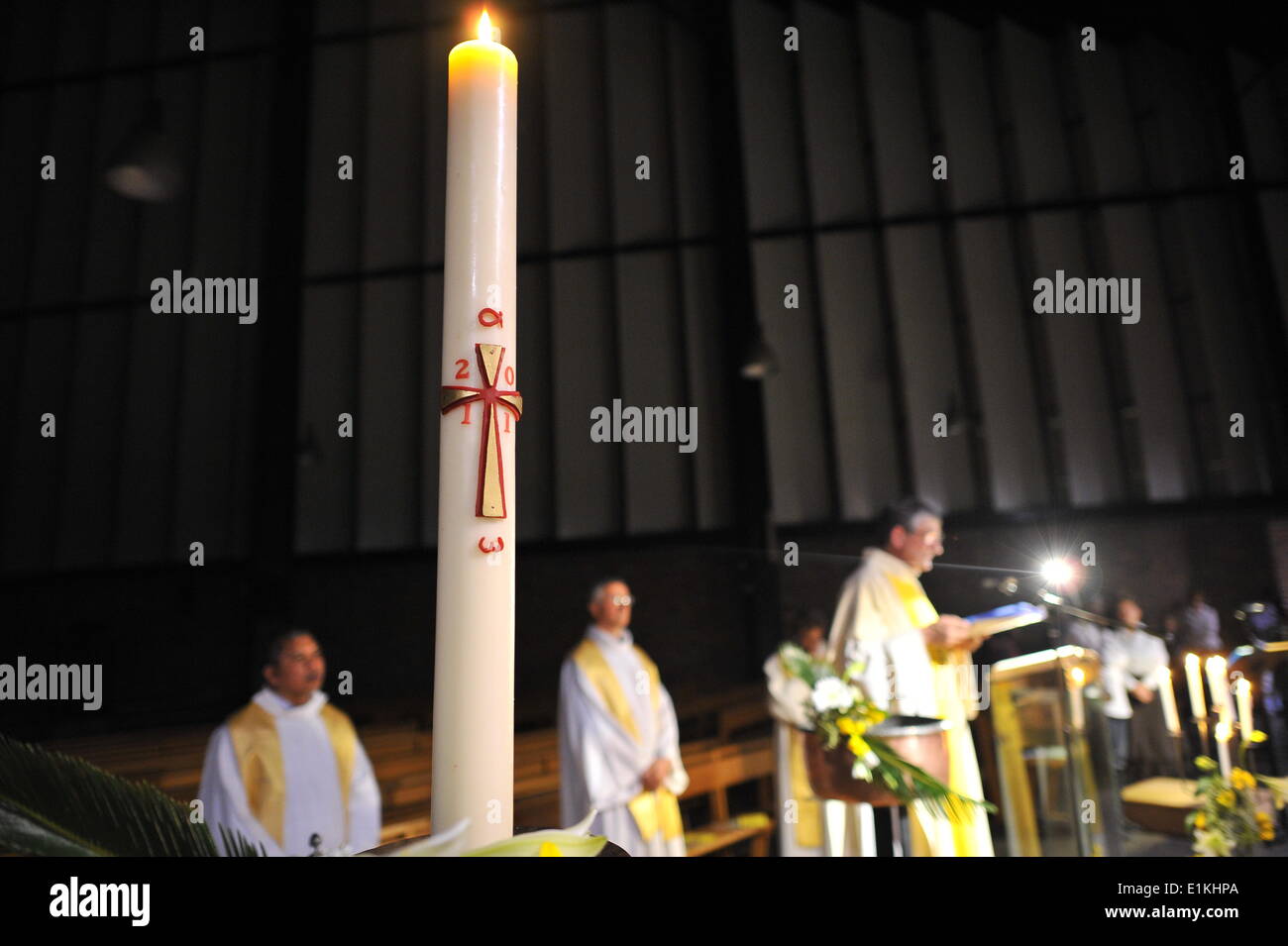 Priest at the easter hi-res stock photography and images - Alamy