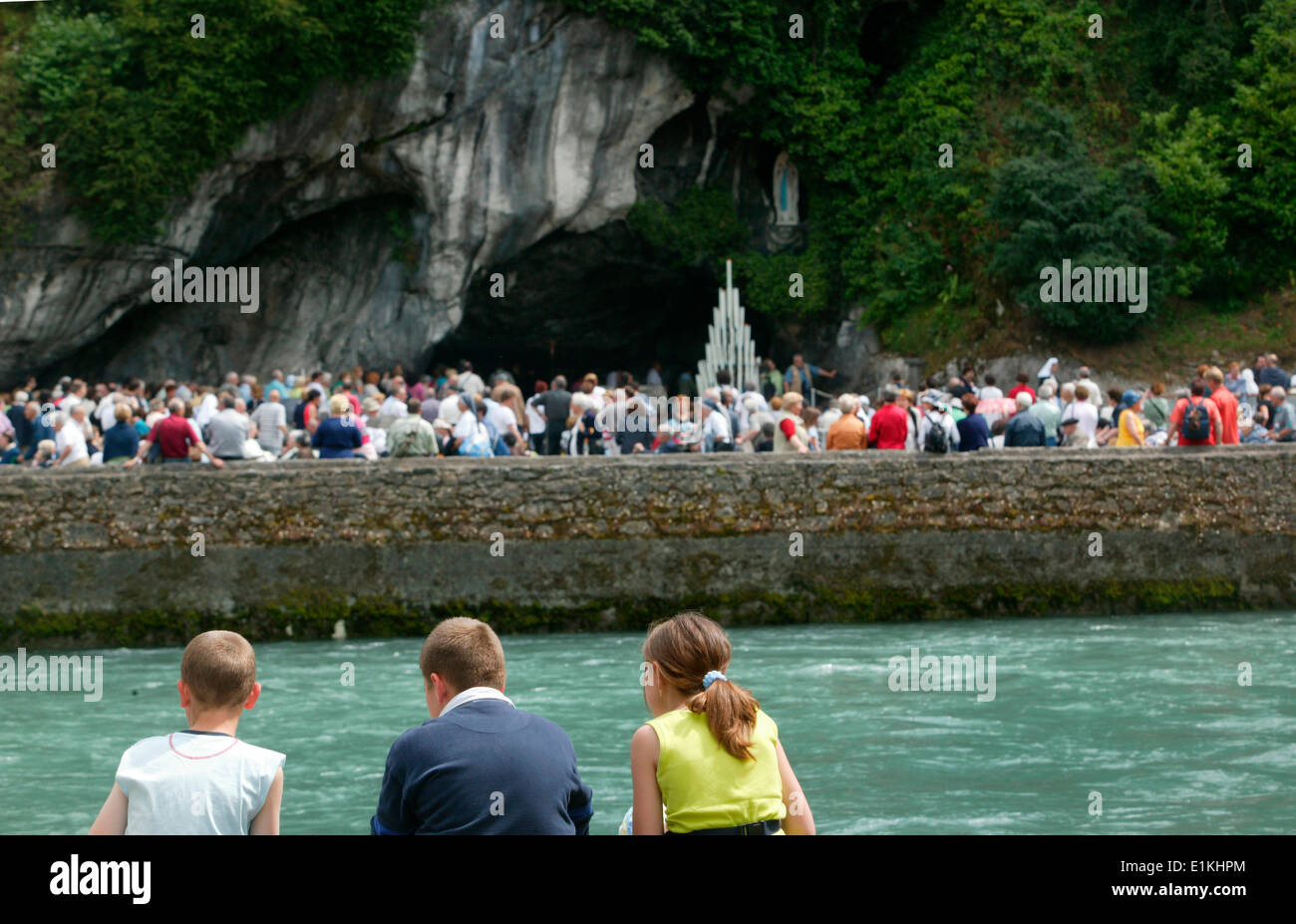 Lourdes sanctuary gave river hi-res stock photography and images - Alamy