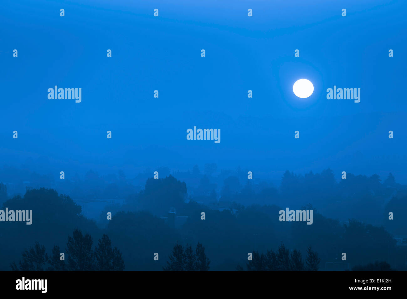 Moon and buildings hi-res stock photography and images - Alamy