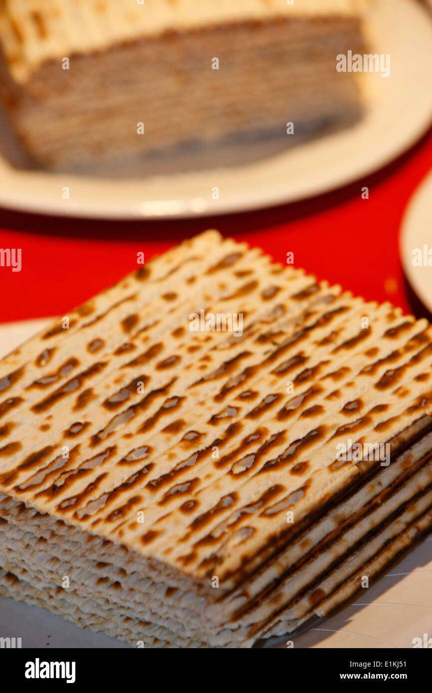 Pessah matza bread hi-res stock photography and images - Alamy