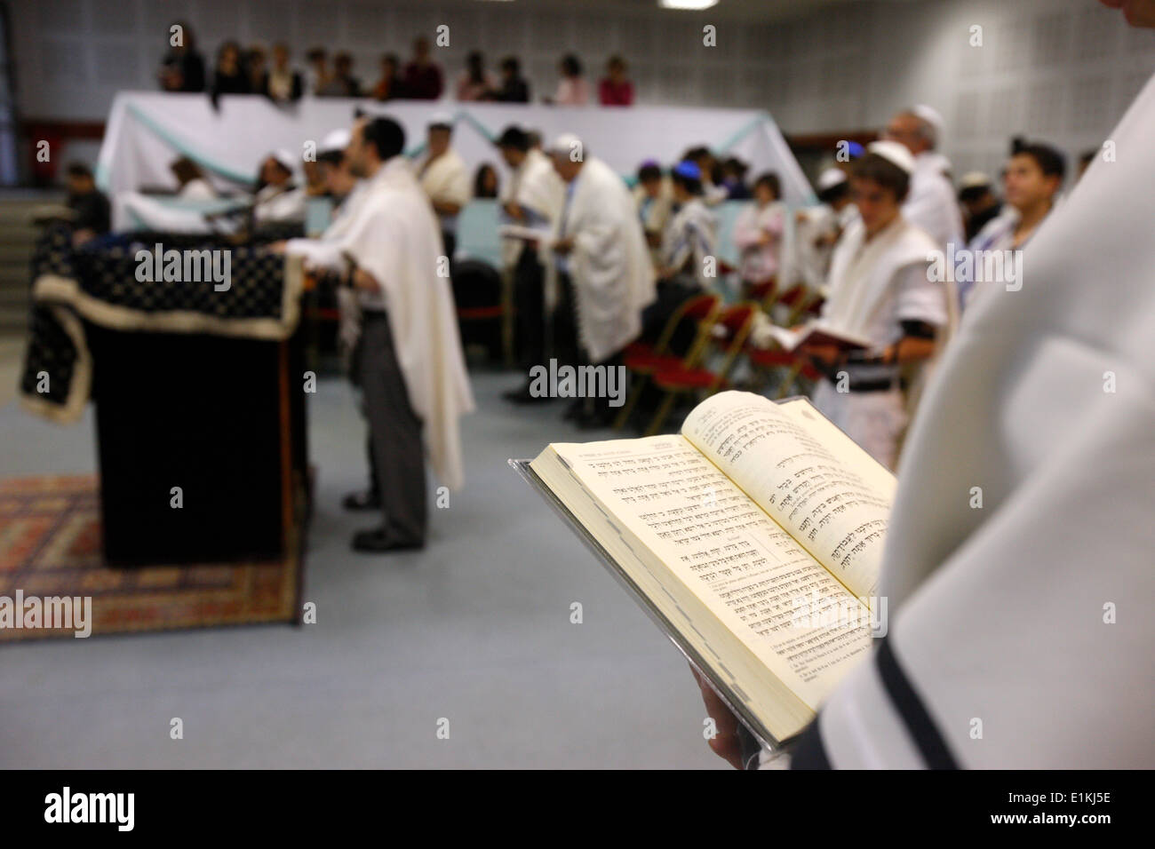 Torah reading in a synagogue Stock Photo - Alamy