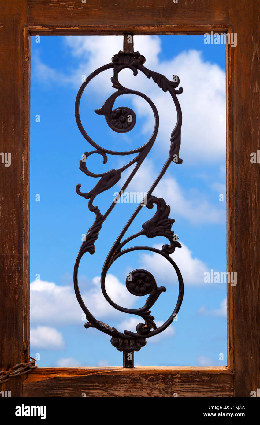 Metal ornate pattern hi-res stock photography and images - Alamy