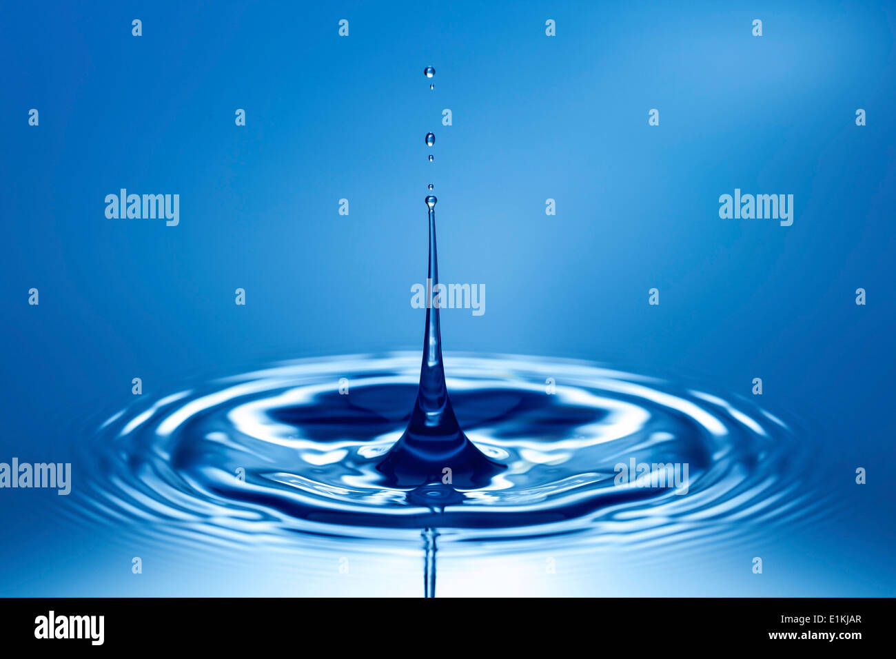 Water droplet and concentric circles Stock Photo - Alamy