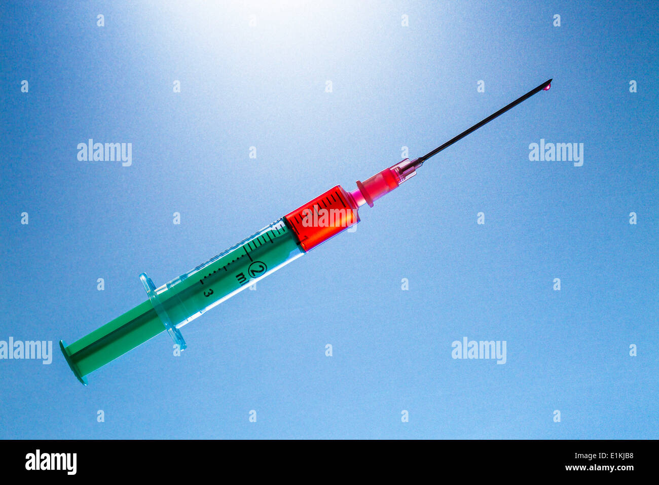 Syringe red background hi-res stock photography and images - Alamy