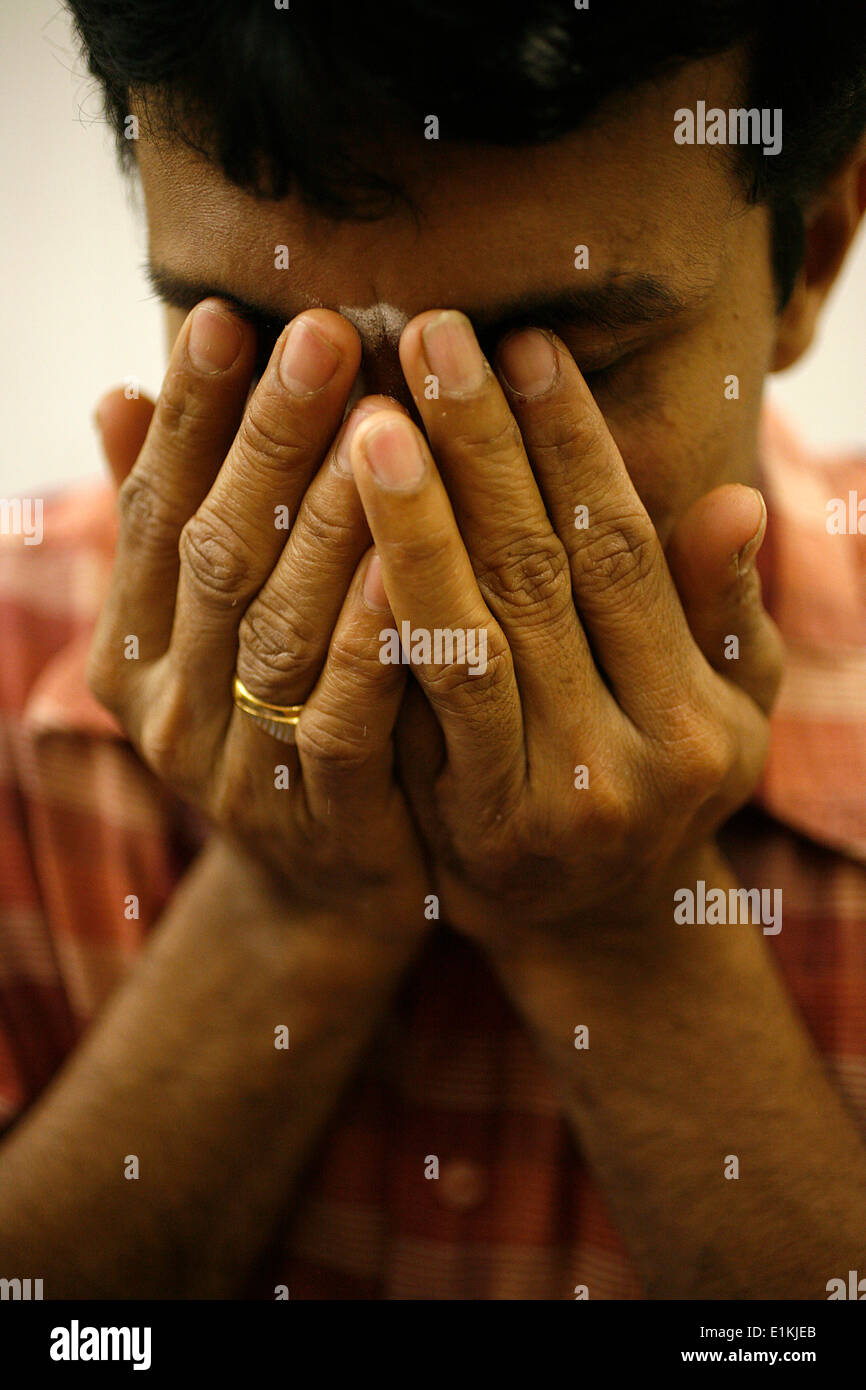 Hindu prayer in a Sri Lankan temple Stock Photo - Alamy