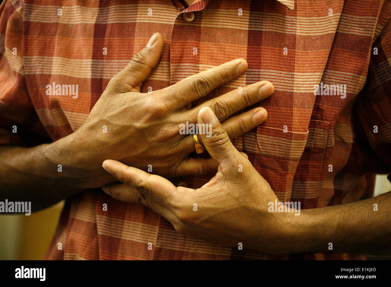 Hindu prayer in a Sri Lankan temple Stock Photo - Alamy