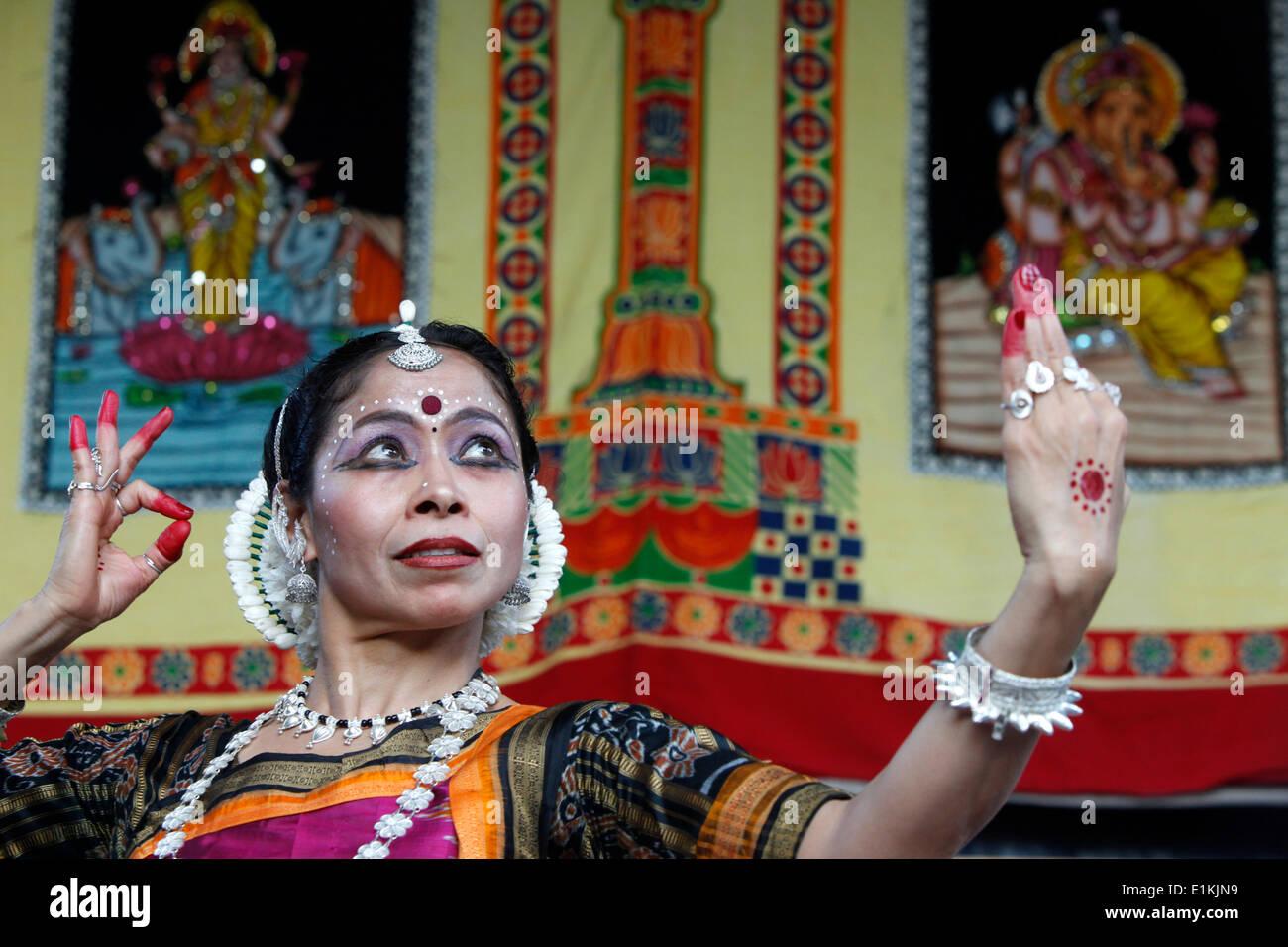 Odissi dancer hi-res stock photography and images - Alamy