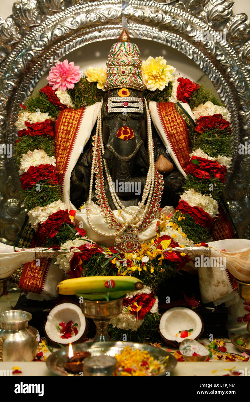 Ganesh elephant statue temple hi-res stock photography and images - Alamy