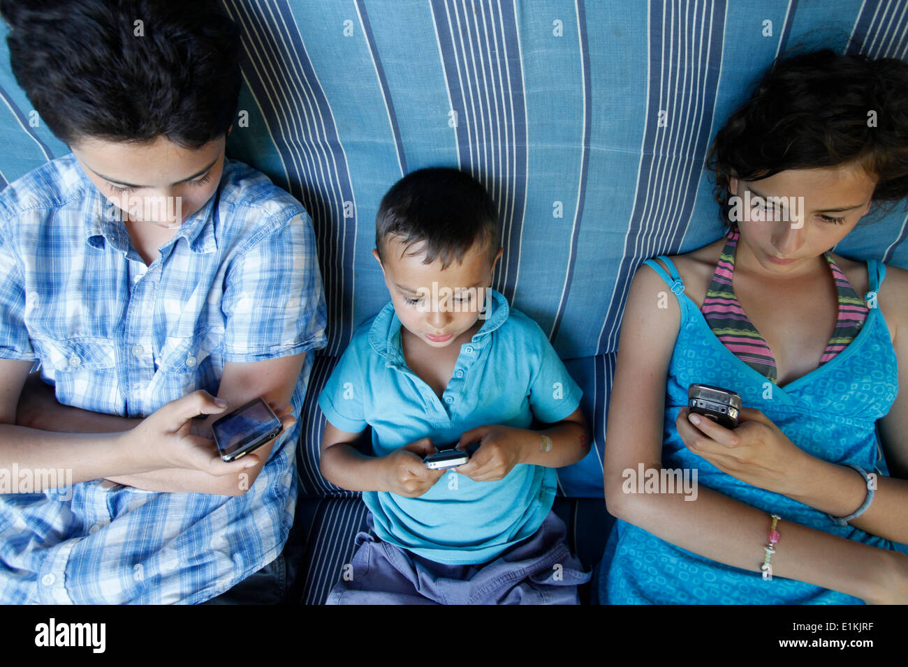 Children playing games on mobile phones Stock Photo - Alamy