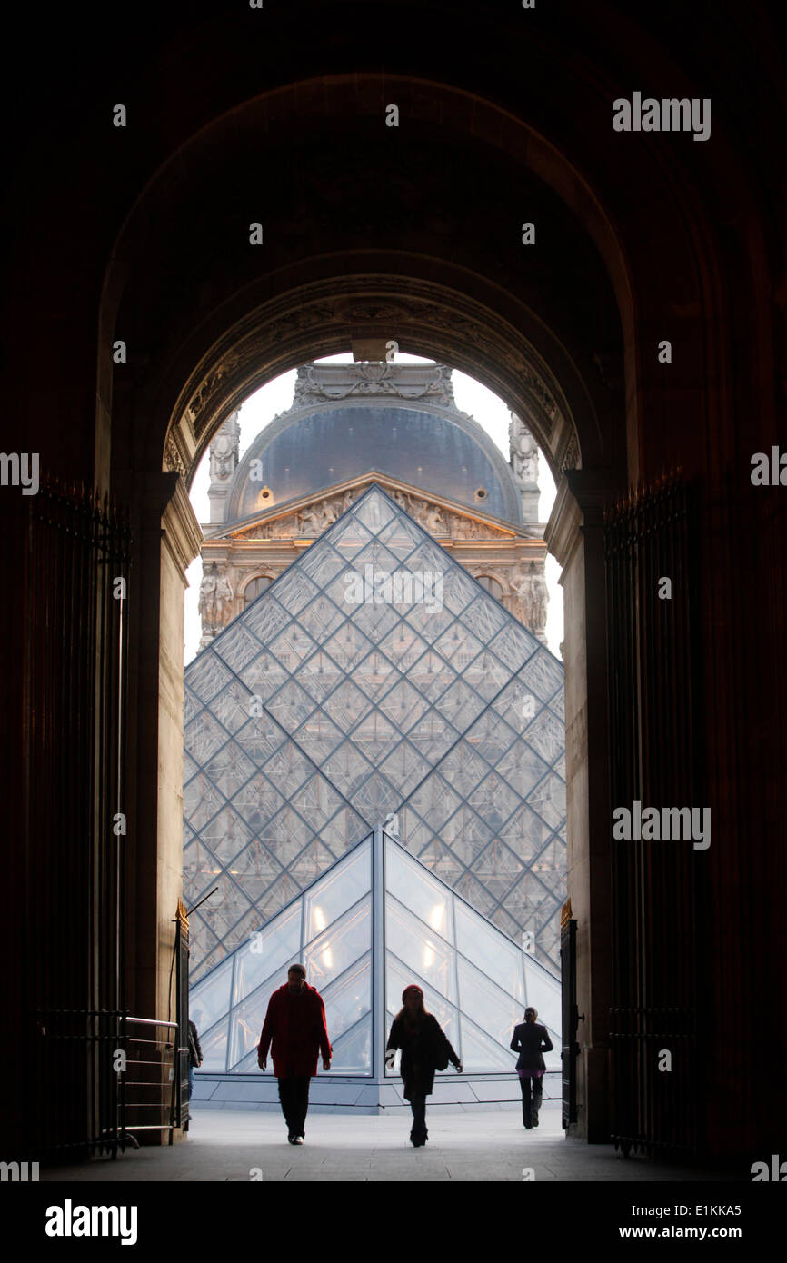 Louvre archway, Paris Stock Photo - Alamy