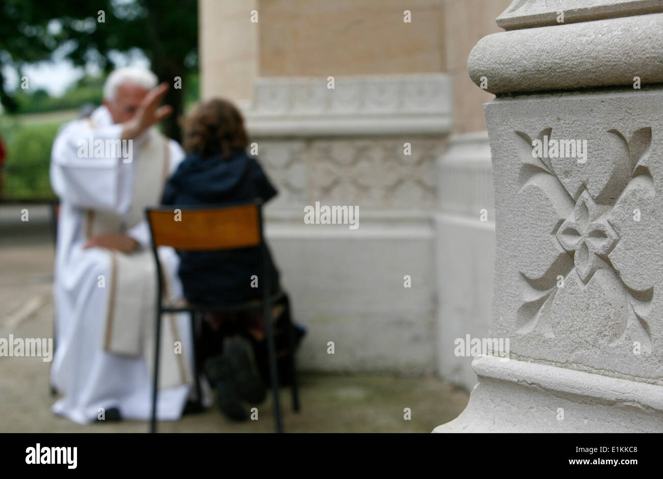 Confession catholic child hi-res stock photography and images - Alamy