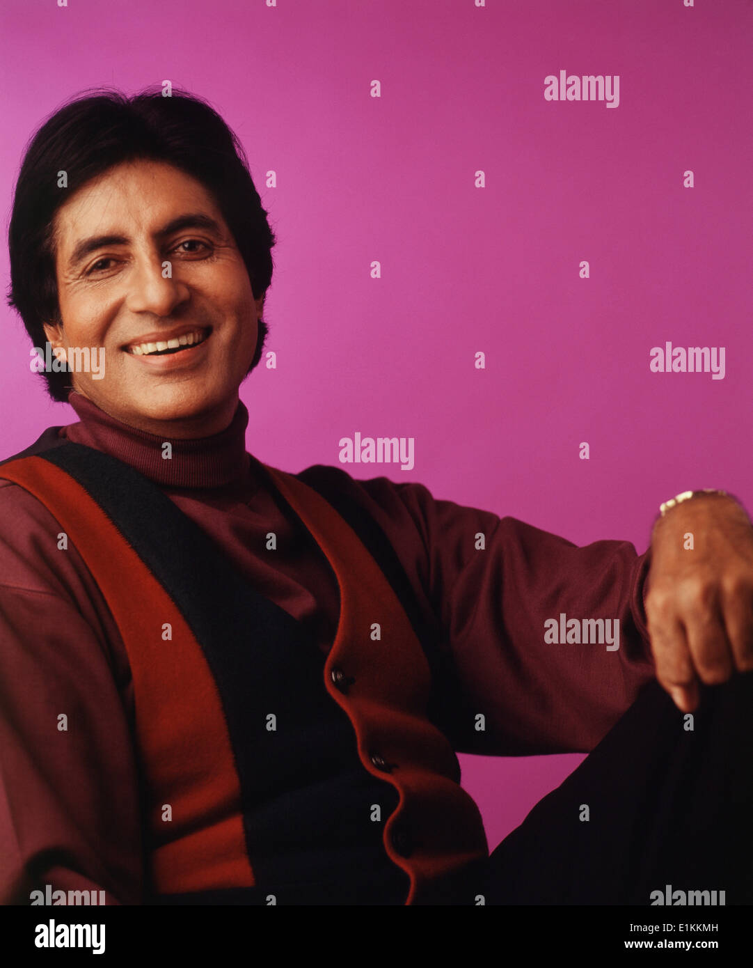 Looking at camera fame celebrities smiling close up hi-res stock ...