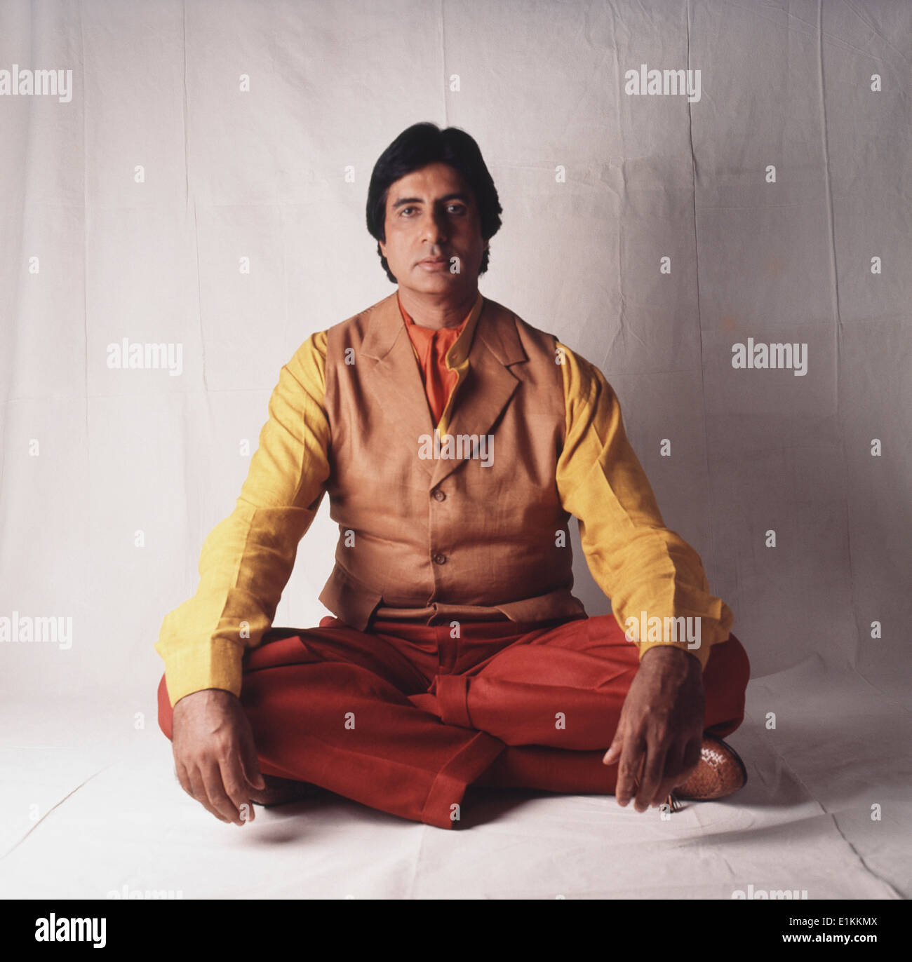 Film industry fame celebrities looking at camera sitting hi-res stock ...