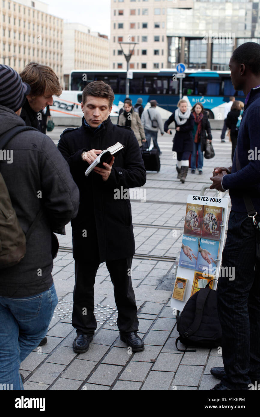 Jehovah's witness bible hi-res stock photography and images - Alamy