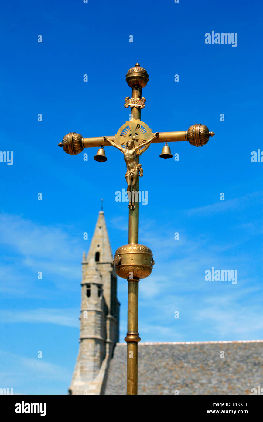 Procession cross and Britanny church spire Stock Photo - Alamy