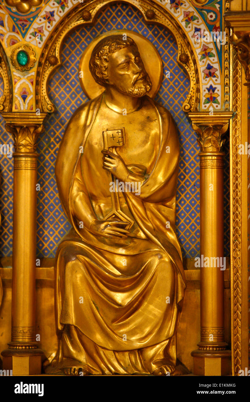 Saint-Corentin cathedral, Quimper Saint Peter on the main altar Stock ...