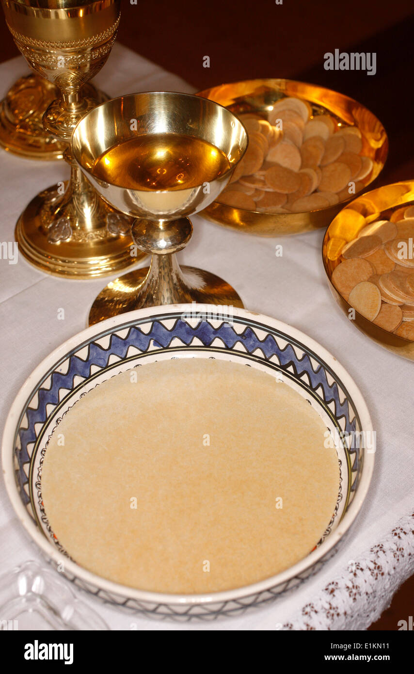 Altar host and wine Stock Photo - Alamy