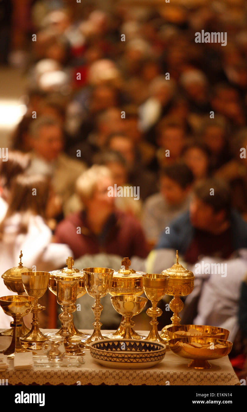 Roman liturgical ceremony hi-res stock photography and images - Alamy