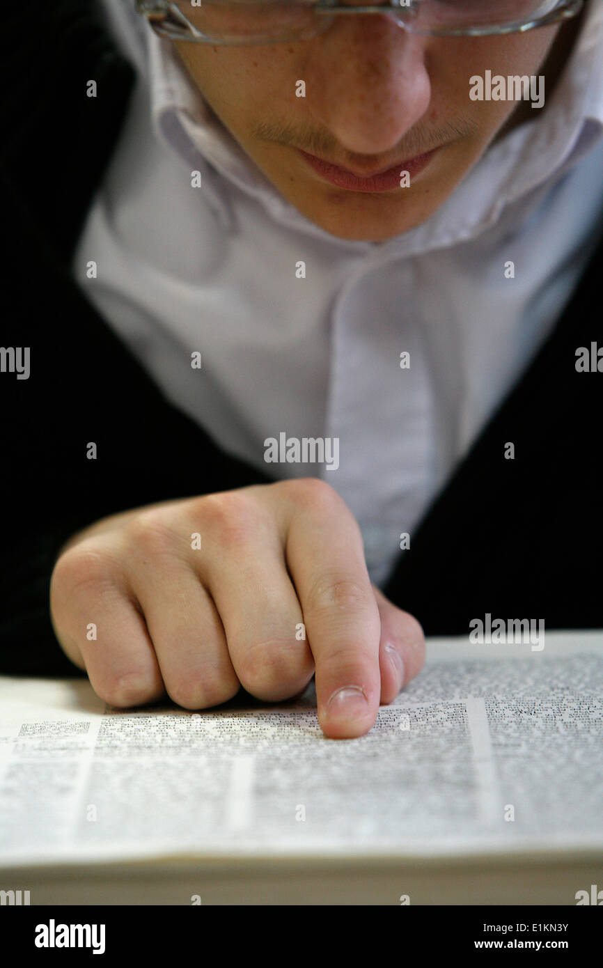 Talmud reading hi-res stock photography and images - Alamy