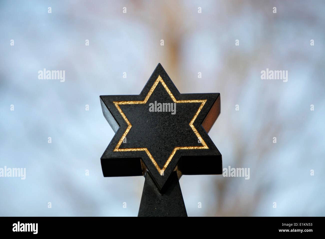 Star of David on top of a gravestone Stock Photo - Alamy