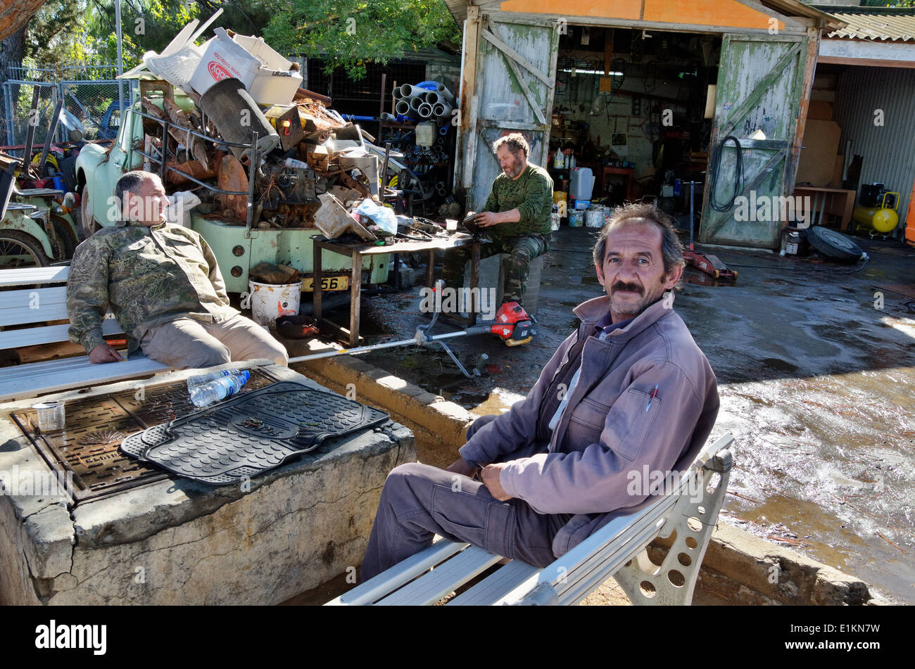 Resting workers hi-res stock photography and images - Alamy