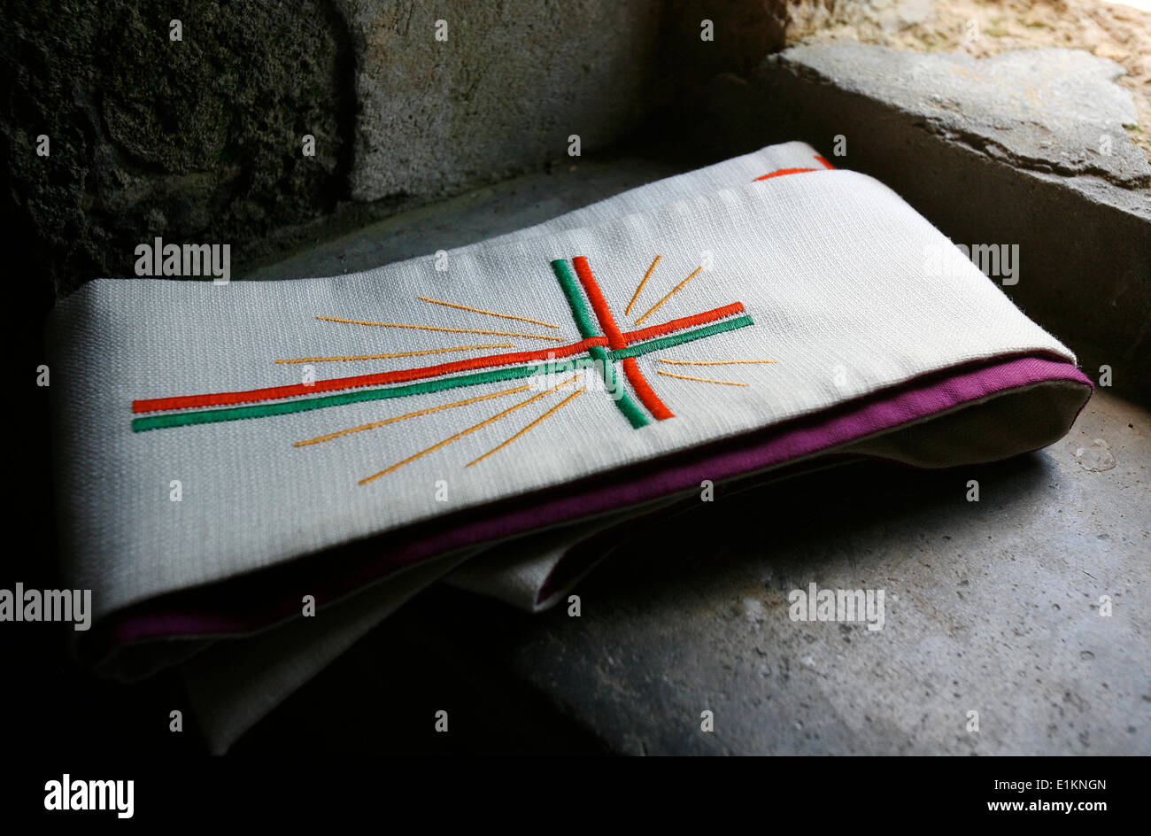 Priests stole hi-res stock photography and images - Alamy