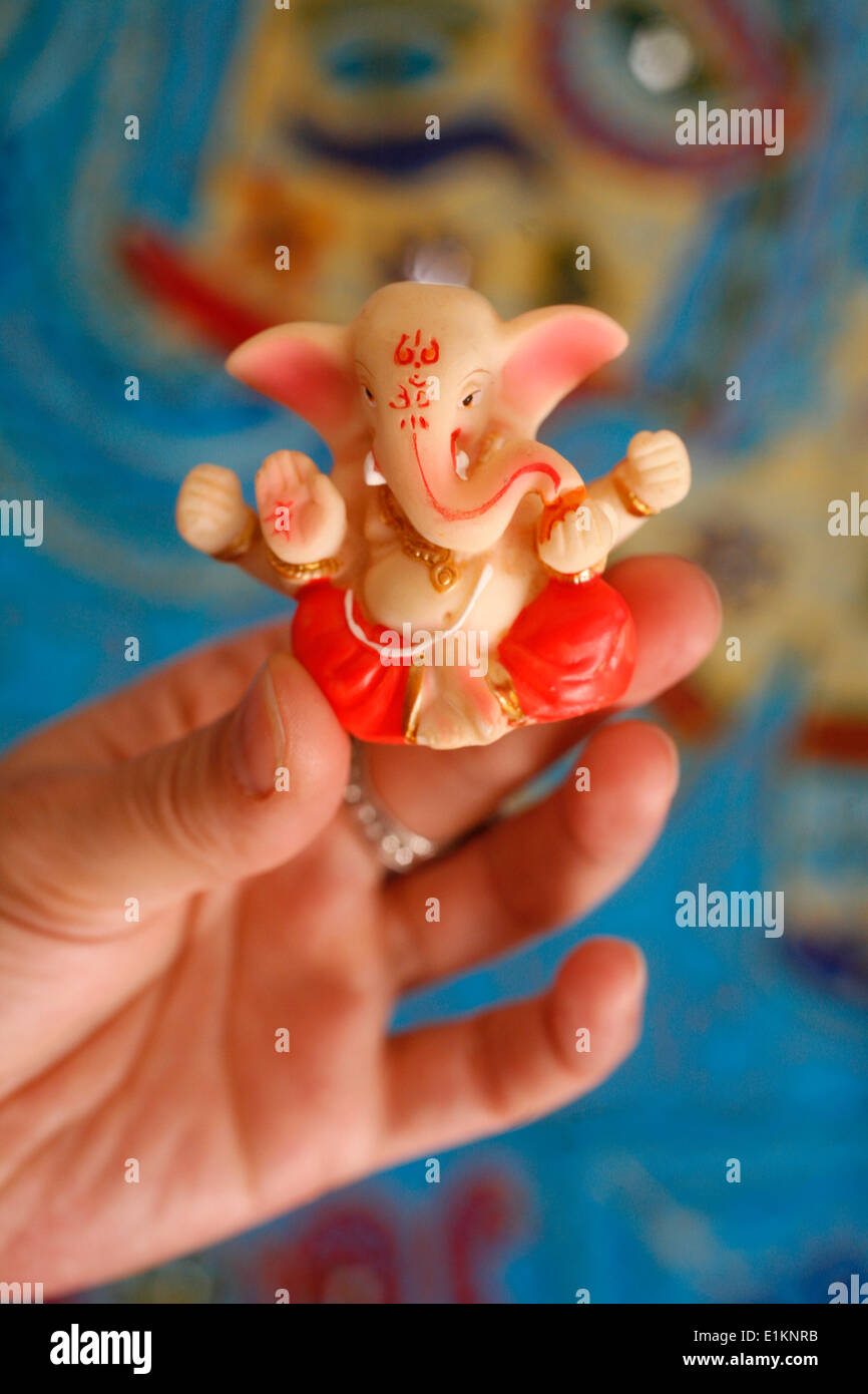 Small Ganesh statue Stock Photo - Alamy