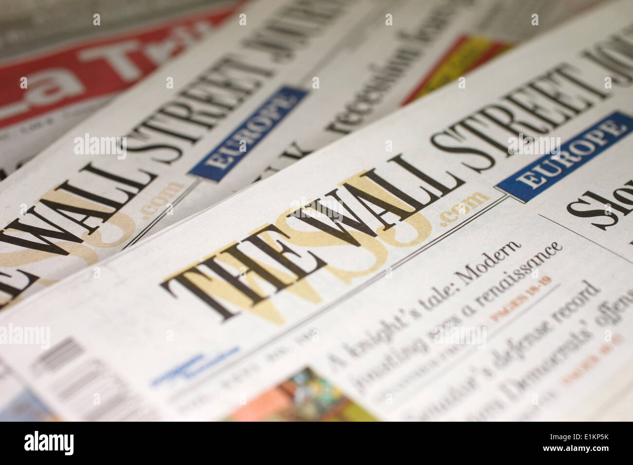 Economic newspaper newspaper hi-res stock photography and images - Alamy