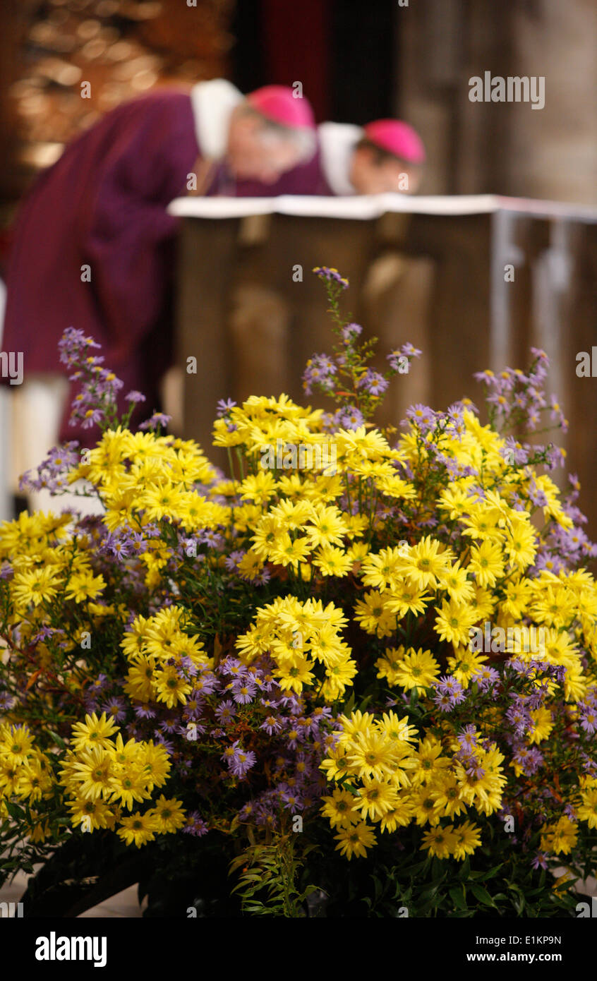 Requiem mass at Notre Dame cathedral Stock Photo - Alamy