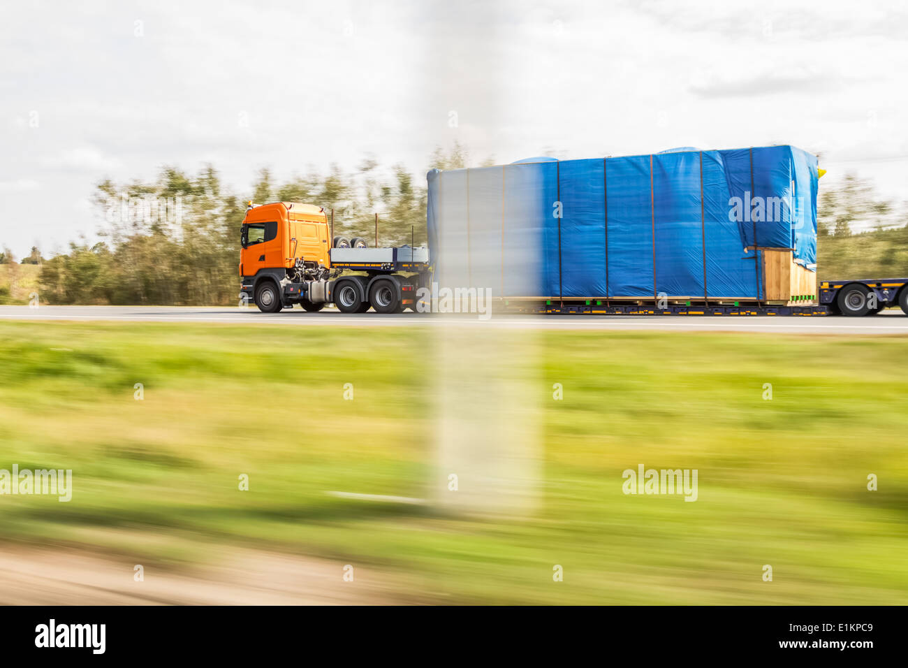 Delivery of cargo hi-res stock photography and images - Alamy
