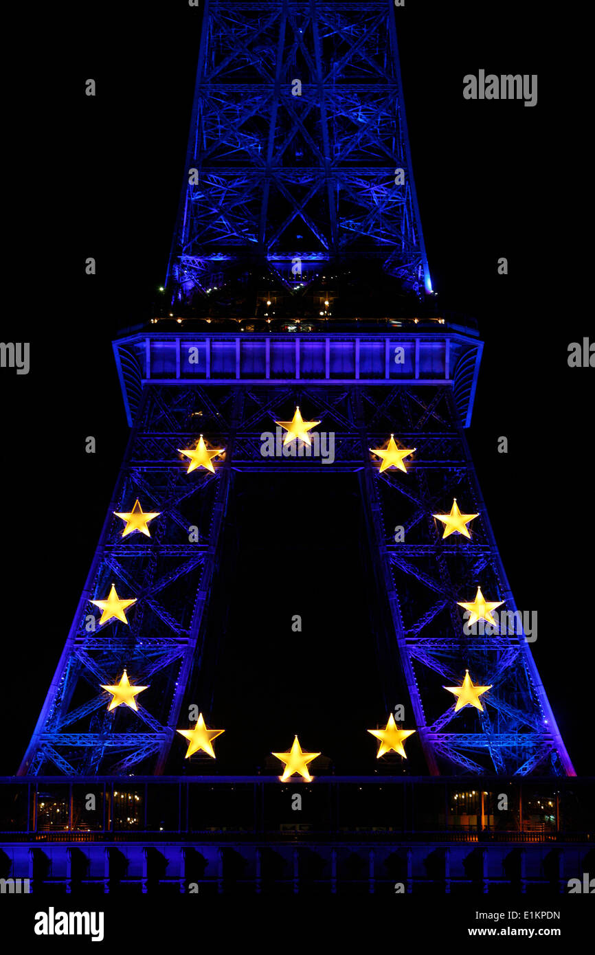 Eiffel tower lit up with European logo Stock Photo - Alamy Eiffel tower lit up with European logo Stock Photo - Alamy