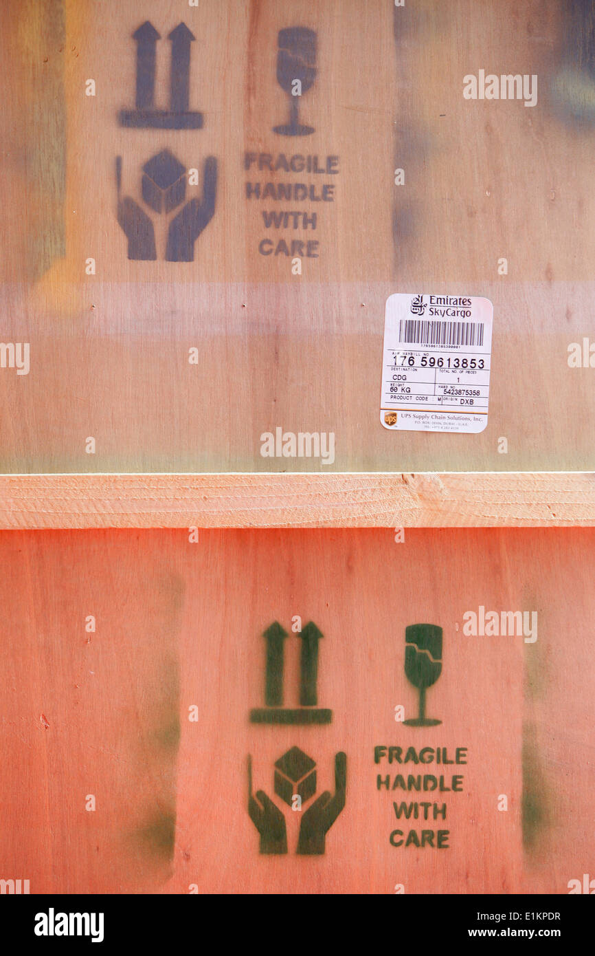 Box signs hi-res stock photography and images - Alamy