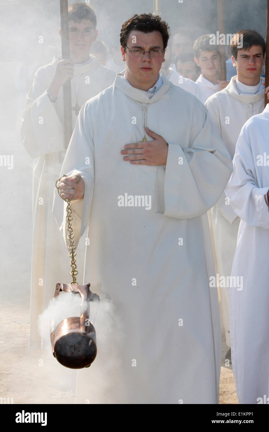Incense bearer at Notre Dame de paris cathedral Stock Photo - Alamy