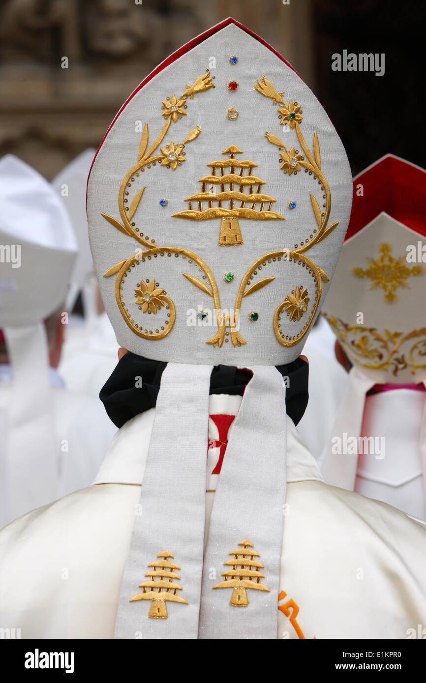 Bishops mitre hi-res stock photography and images - Alamy