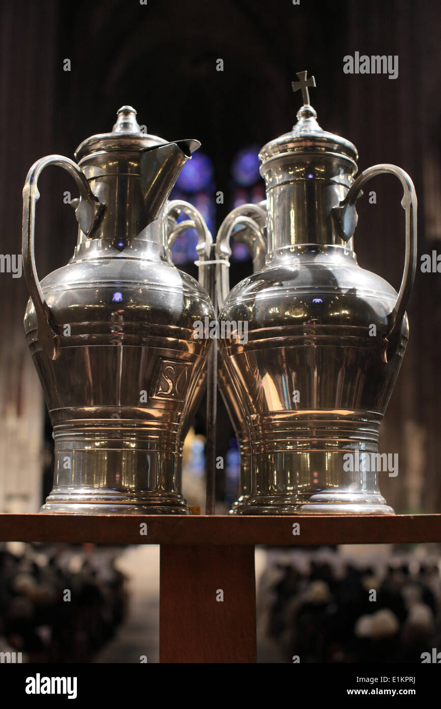 Easter wednesday sacred oil consecration in Notre Dame cathedral, paris ...