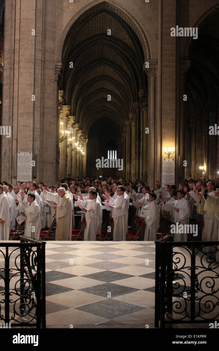 Easter wednesday celebration in Notre Dame cathedral, Paris Stock Photo ...