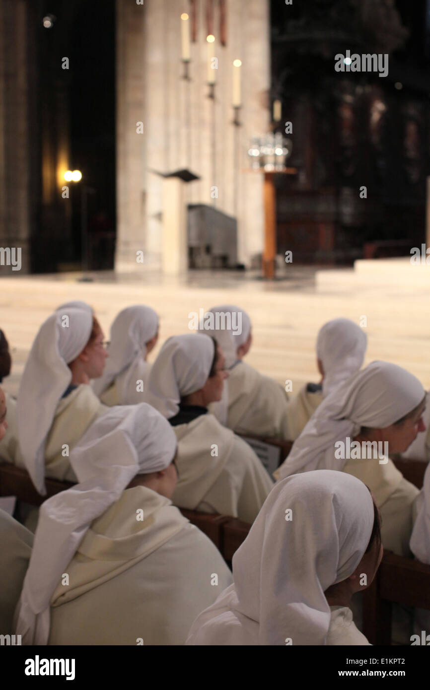 Nuns attending Easter wednesday celebration in Notre Dame cathedral ...