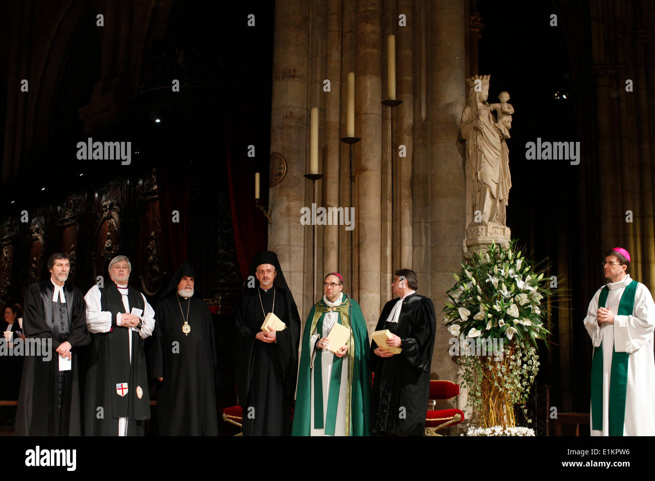 Ecumenical celebration in Notre-Dame de Paris cathedral Stock Photo - Alamy