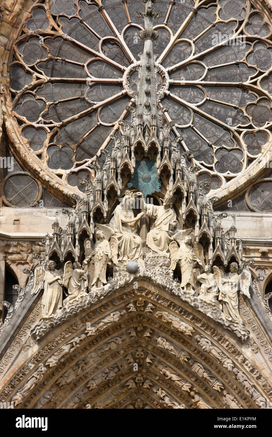 Reims cathedral Mary's gate Mary's coronation Stock Photo - Alamy