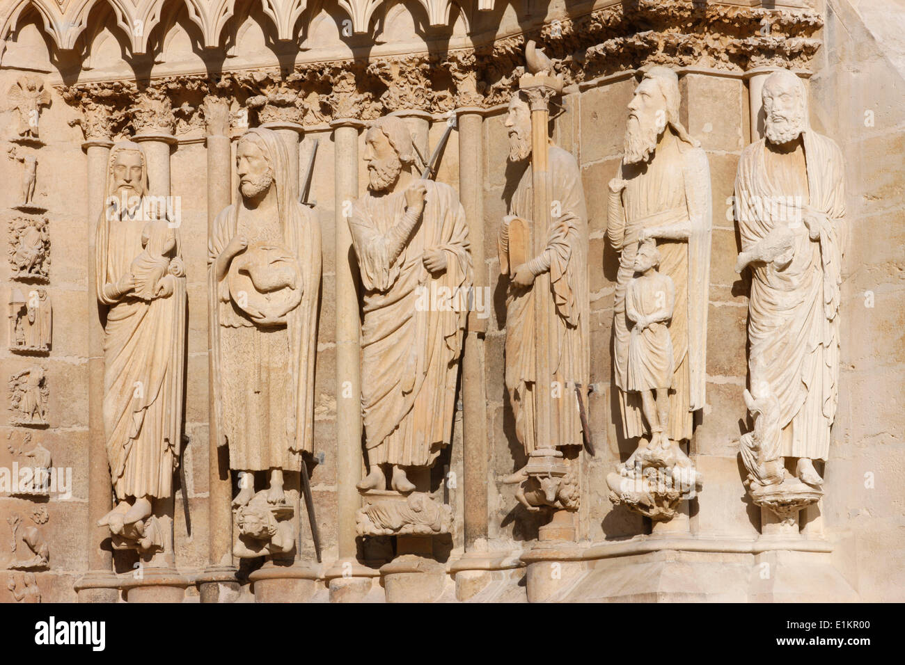 Isaiah statue hi-res stock photography and images - Alamy