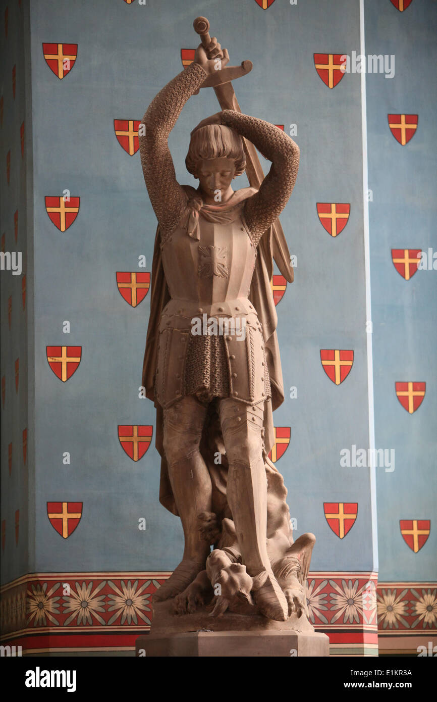 Saint George statue in Notre-Dame de Paris cathedral Stock Photo - Alamy