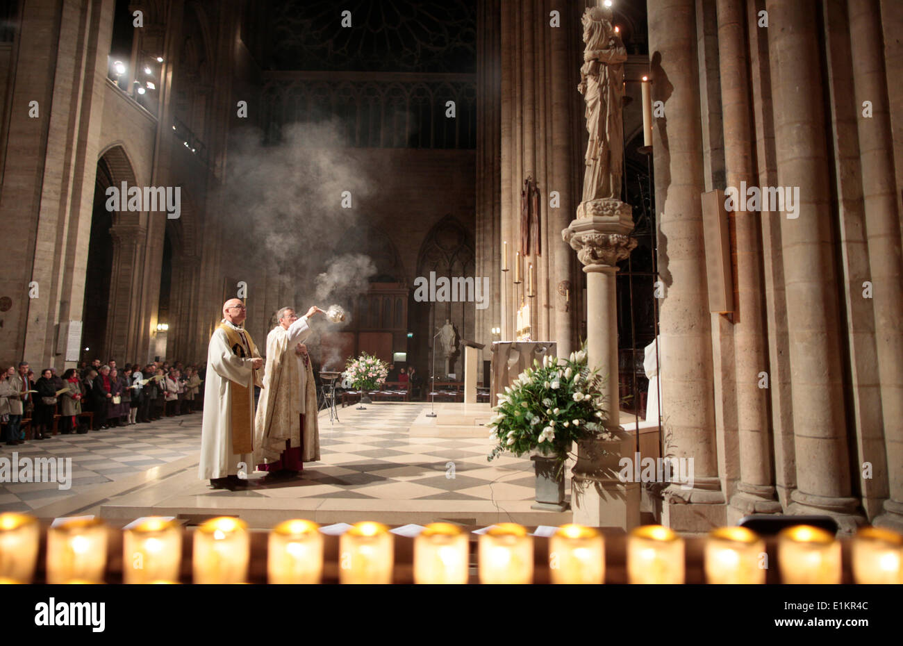 Vespers in Notre-Dame de Paris cathedral Stock Photo - Alamy
