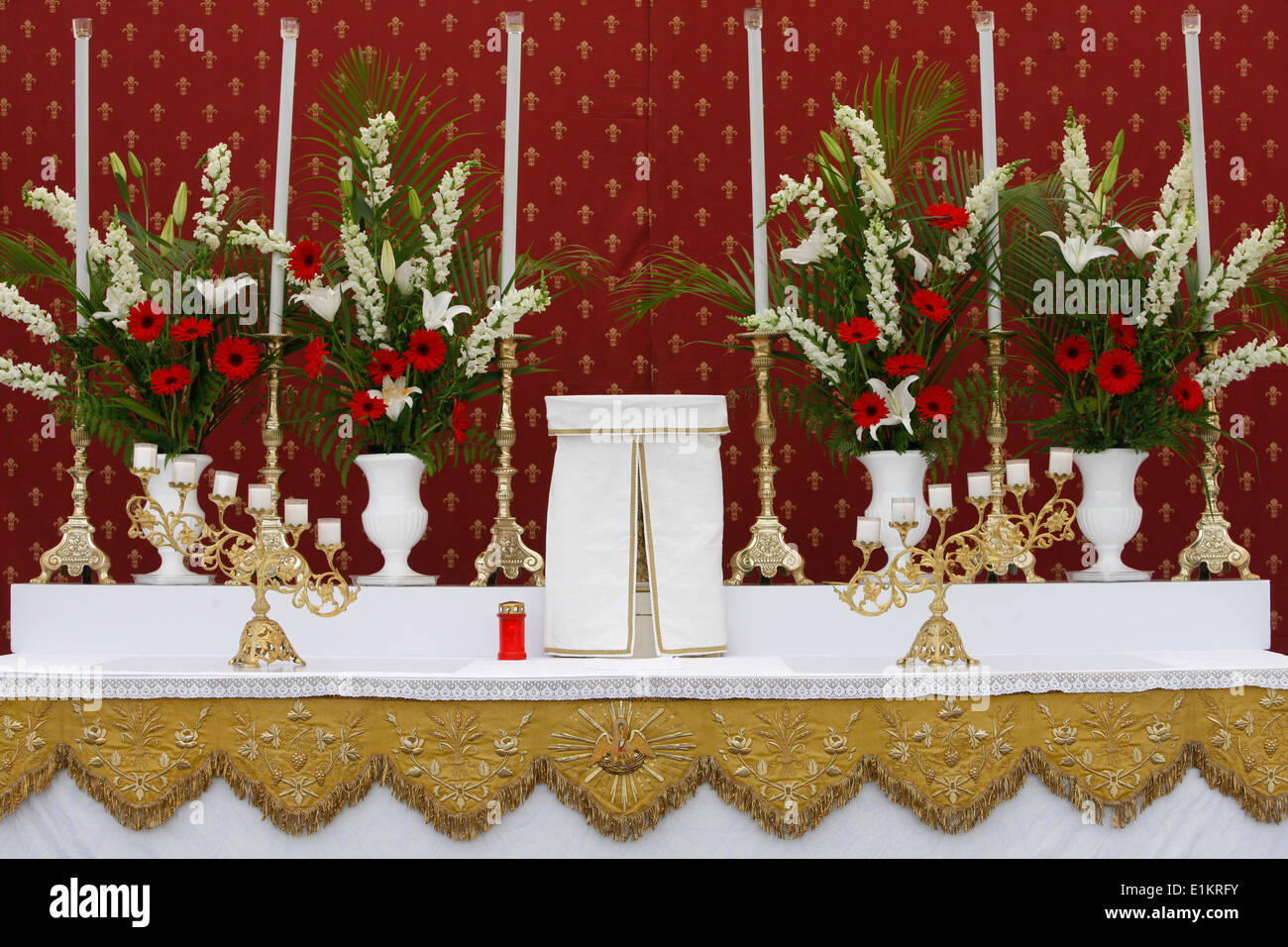 Traditionalist catholic pilgrimage Altar Stock Photo - Alamy