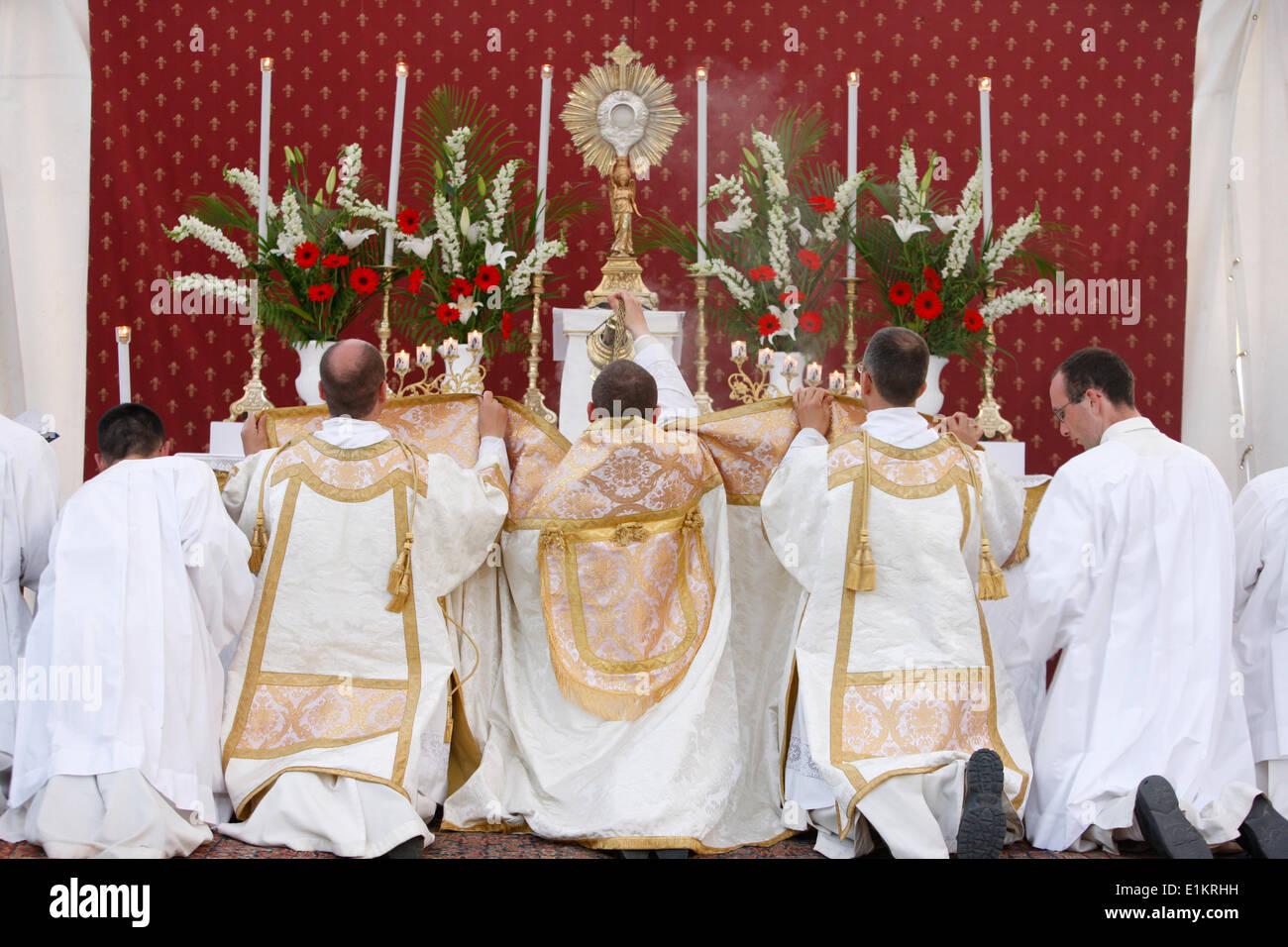 Traditionalist catholic pilgrimage Mass Stock Photo - Alamy