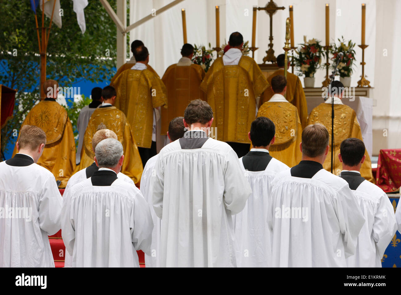 Mass during a traditionalist catholic pilgrimage Stock Photo - Alamy